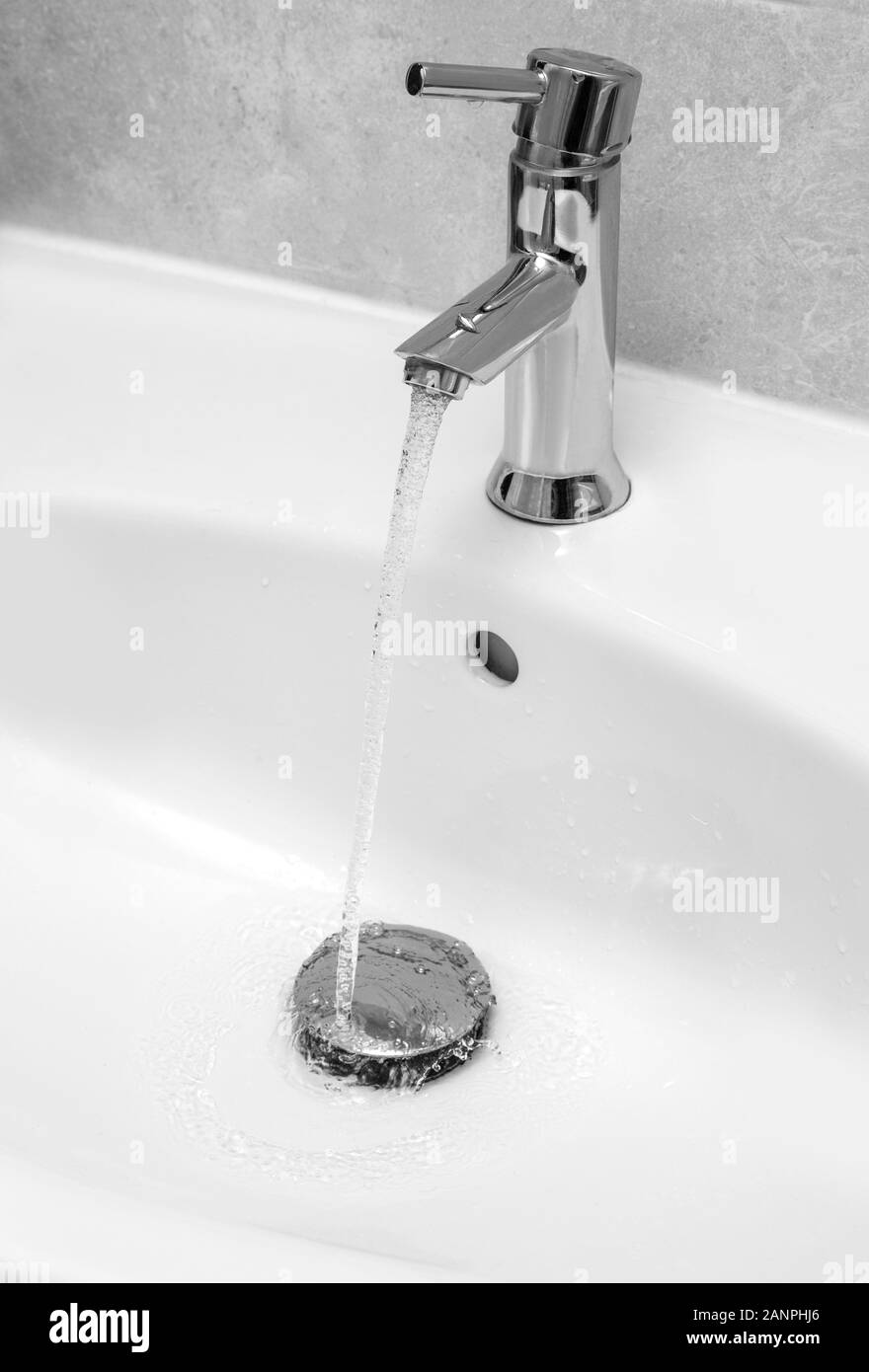 Water flow from chromed steel faucet Stock Photo - Alamy
