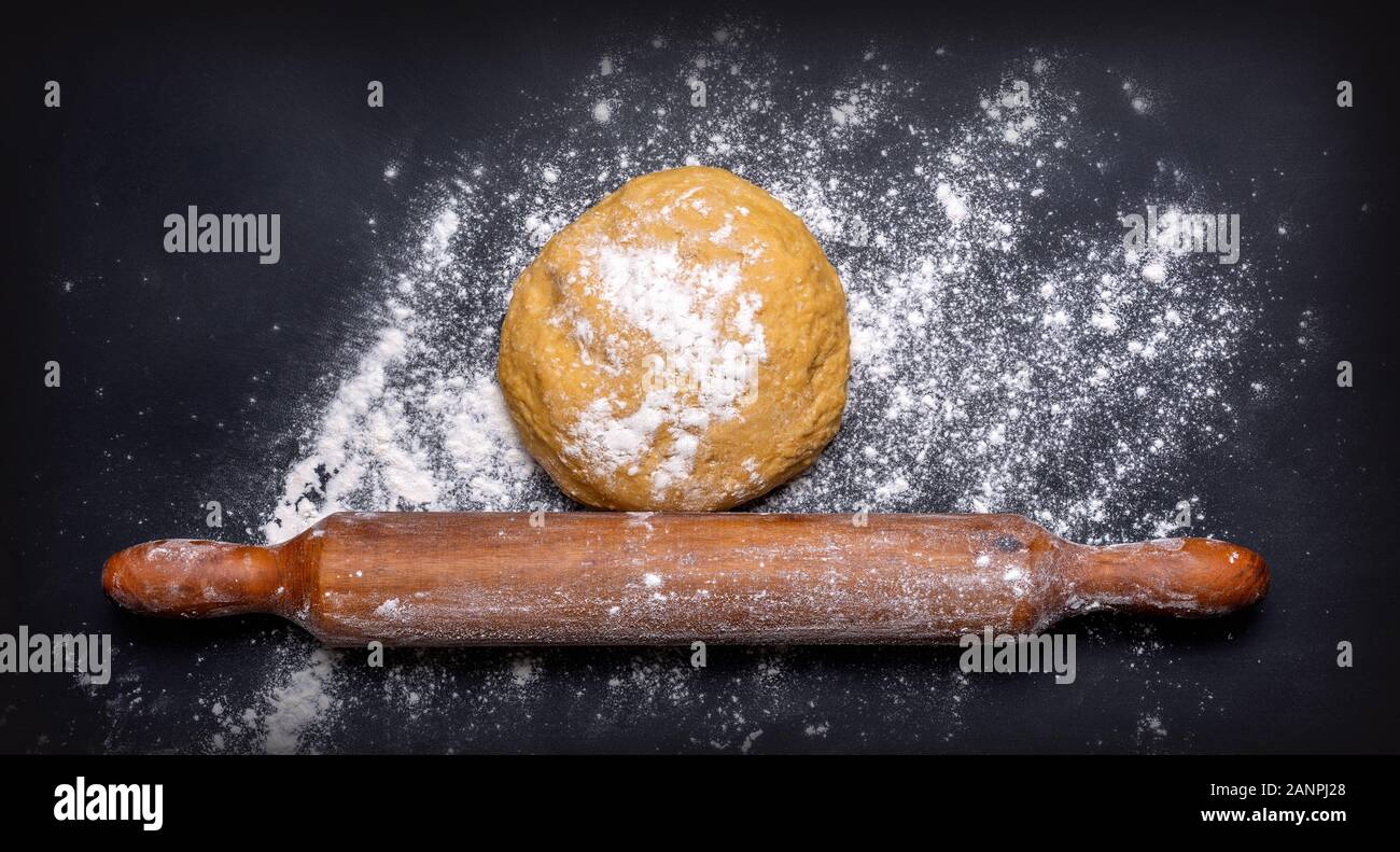 Baking background On the dark table Stock Photo - Alamy