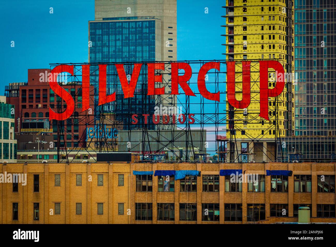SILVERCUP SIGN NEW YORK Stock Photo - Alamy