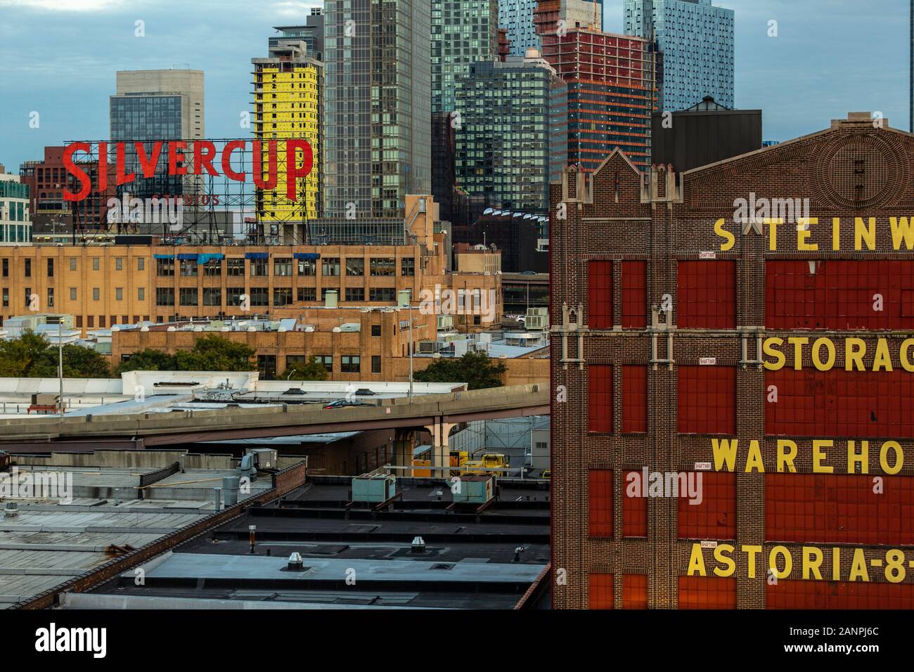 Silvercup sign new york hi-res stock photography and images - Alamy