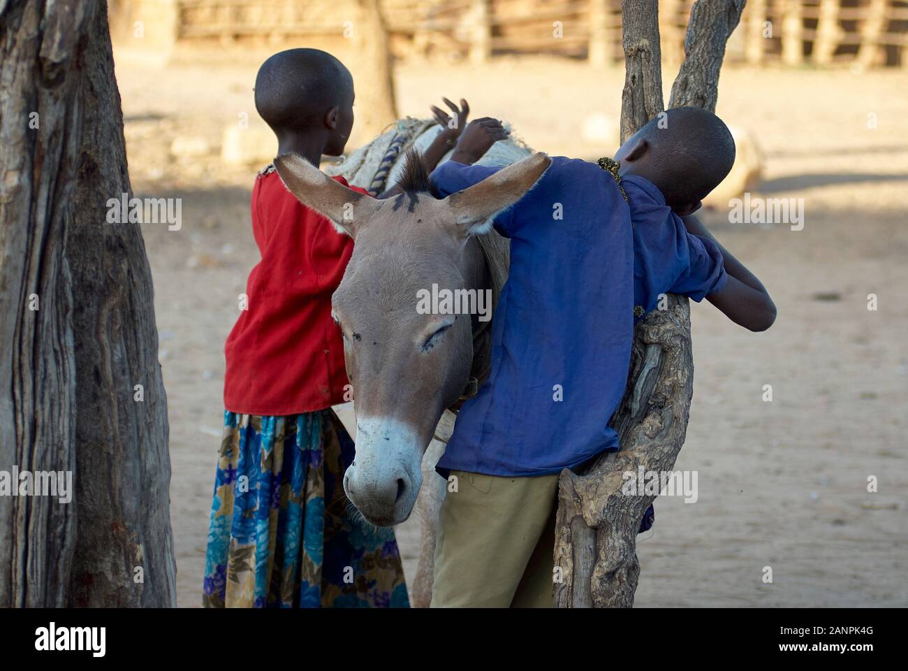 Maasai children chilling out during a market day Stock Photo - Alamy