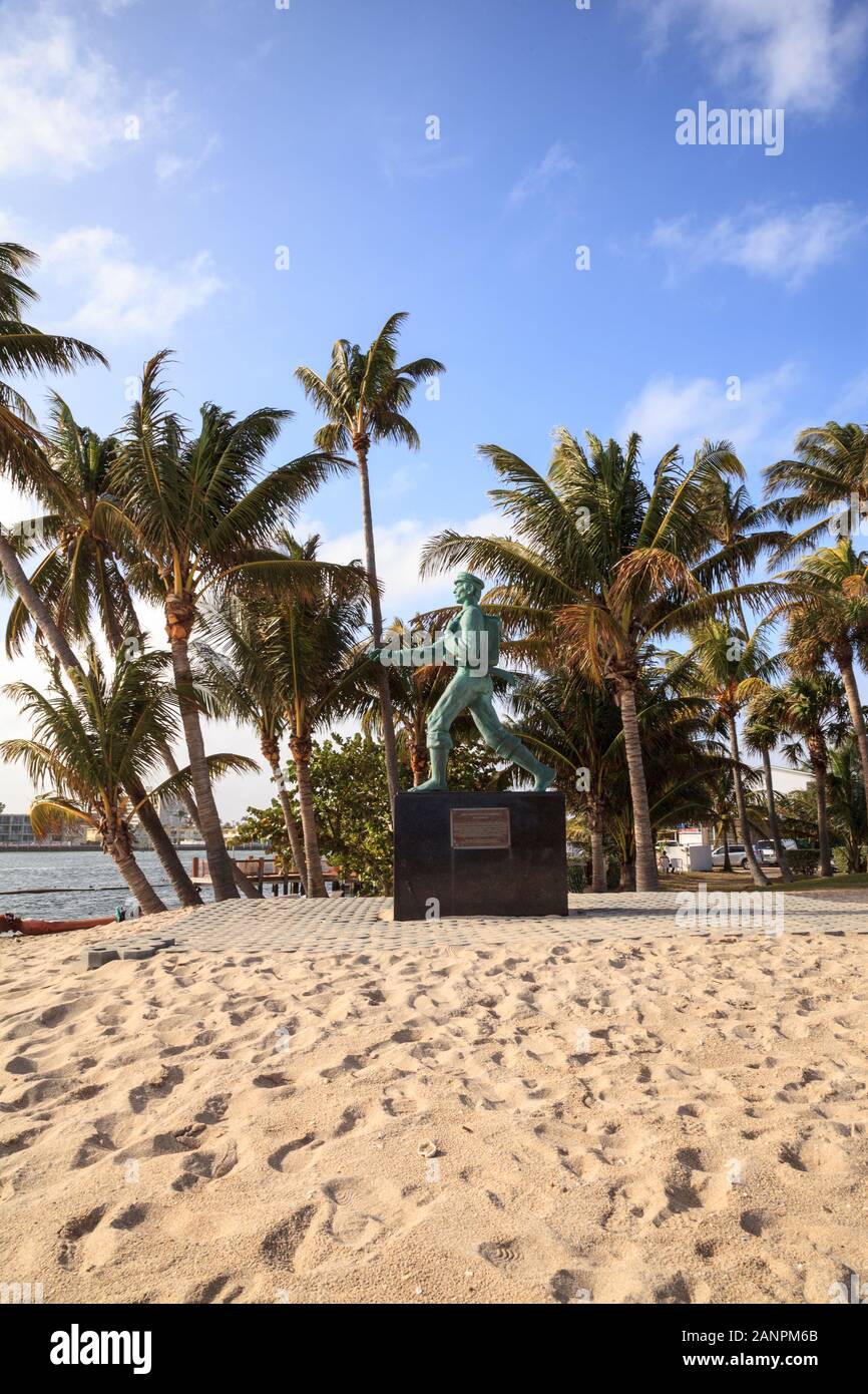 Hillsboro Inlet, Florida – January 12, 2020: Statue of the barefoot ...