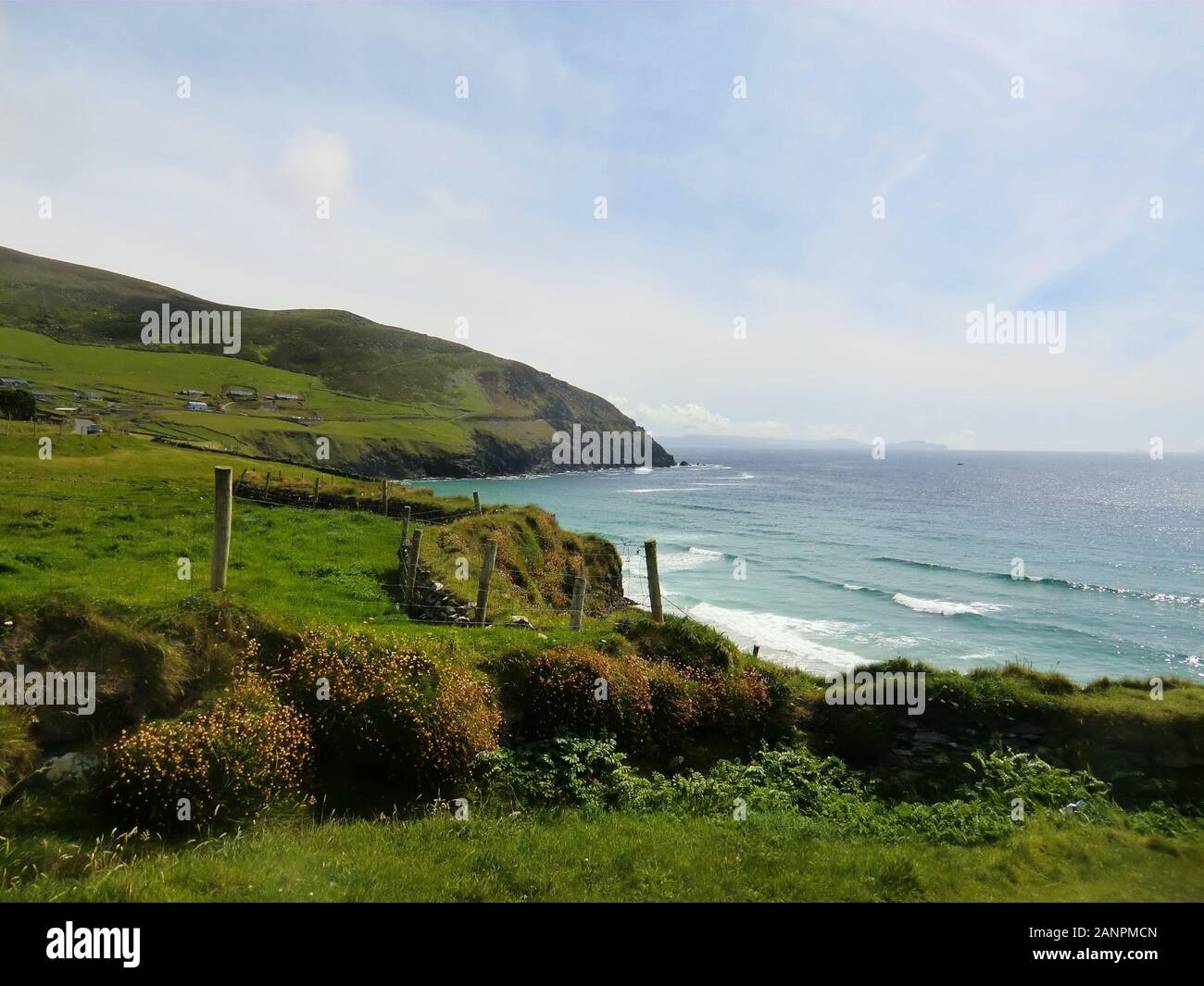 Scenic irish countryside on sunny hi-res stock photography and images ...