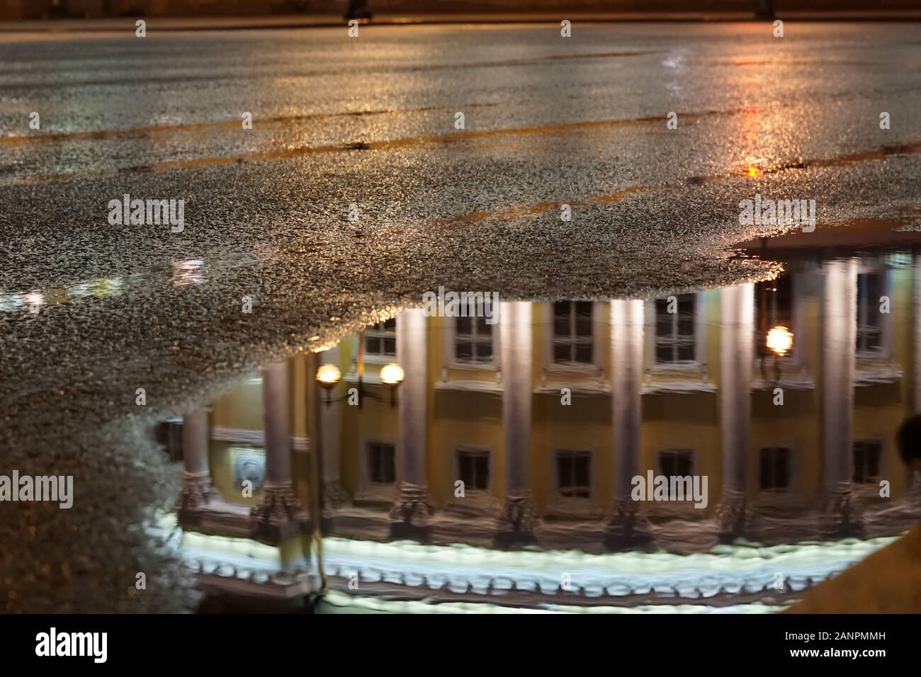 Reflection in water puddle hi-res stock photography and images - Alamy