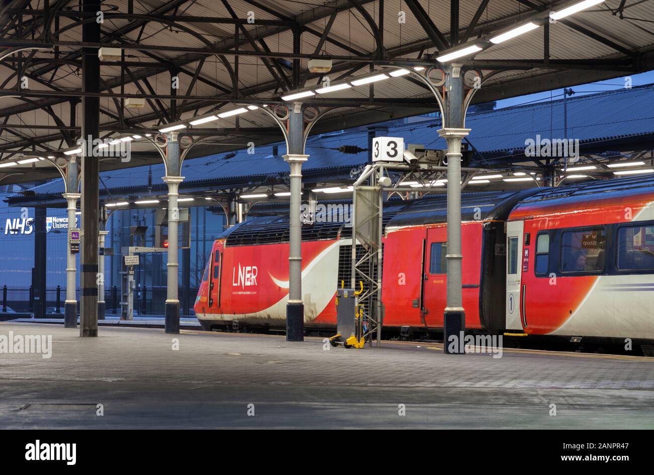 LNER Intercity 125 at Newcastle central railway station with an east ...