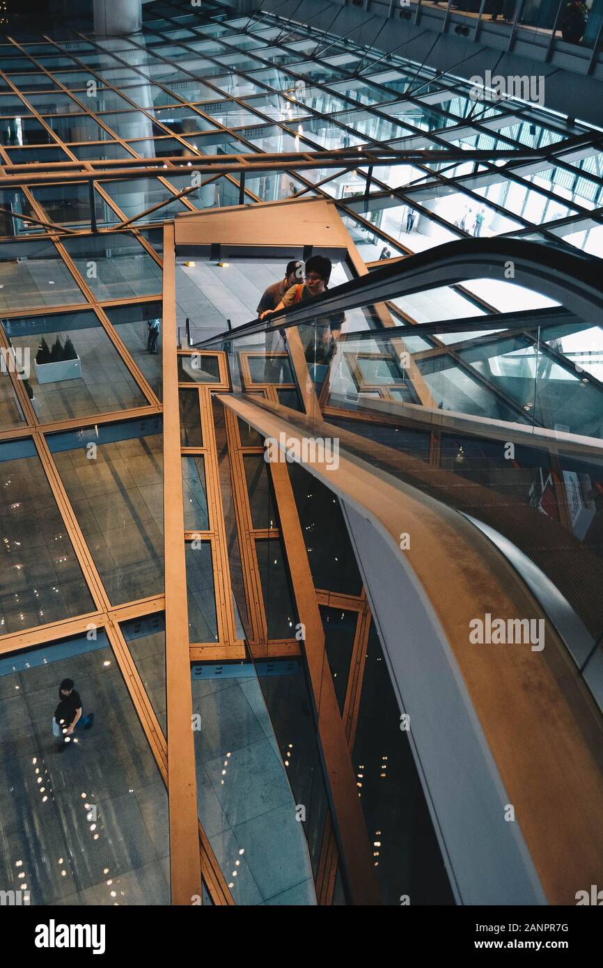 Inside the HSBC Building designed by Foster Stock Photo - Alamy