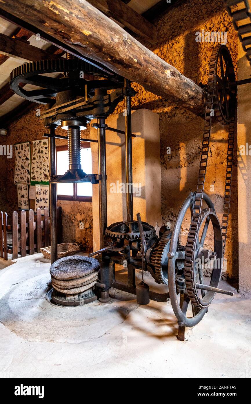 Old fashioned press hi-res stock photography and images - Alamy