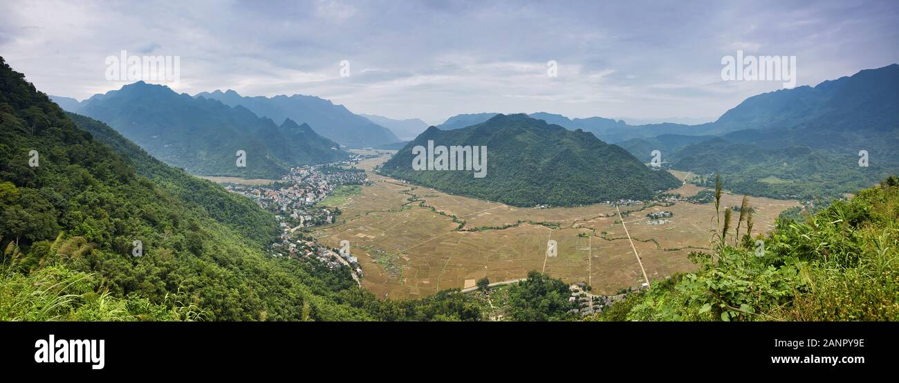 view of Mai Chau Valley and surrounding rice fields, Vietnam Stock ...