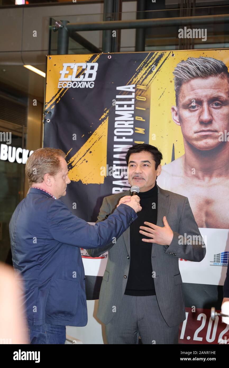 IBO und WBC Boxen Offizielles Wiegen in der Europa Passage in Hamburg ...