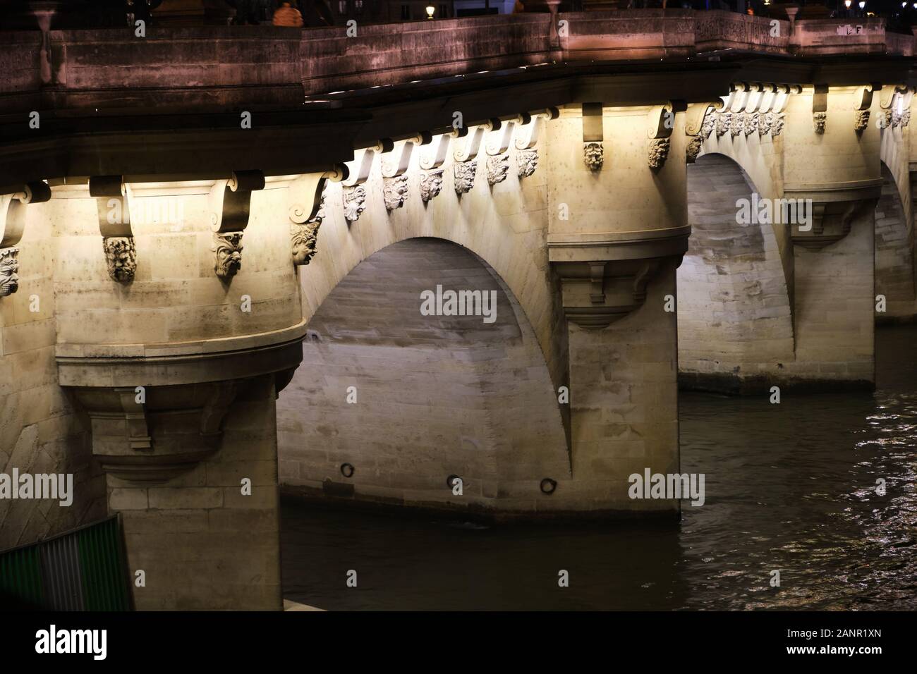 Pont neuf bridge night paris hi-res stock photography and images - Alamy