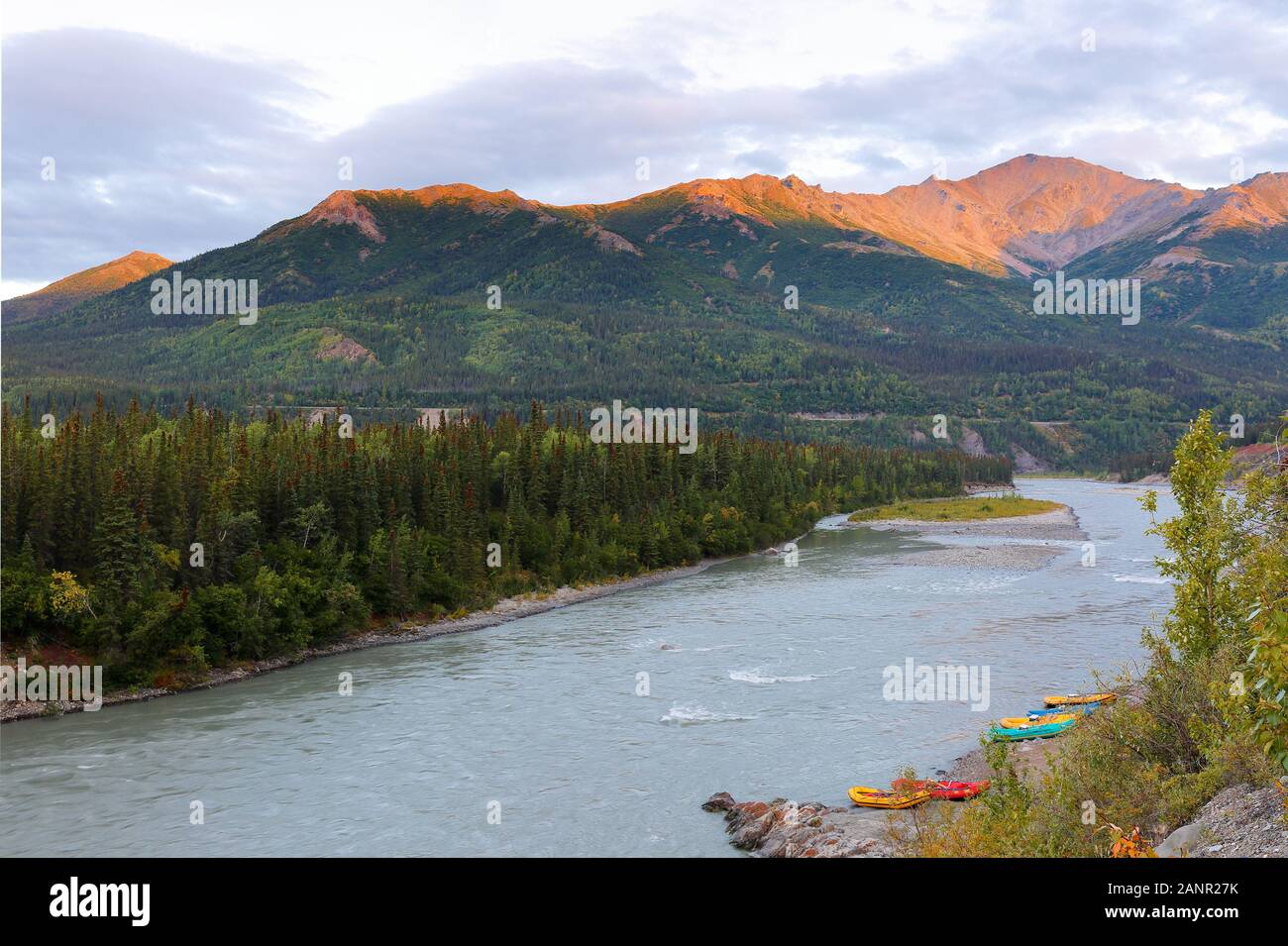 Denali park village hi-res stock photography and images - Alamy