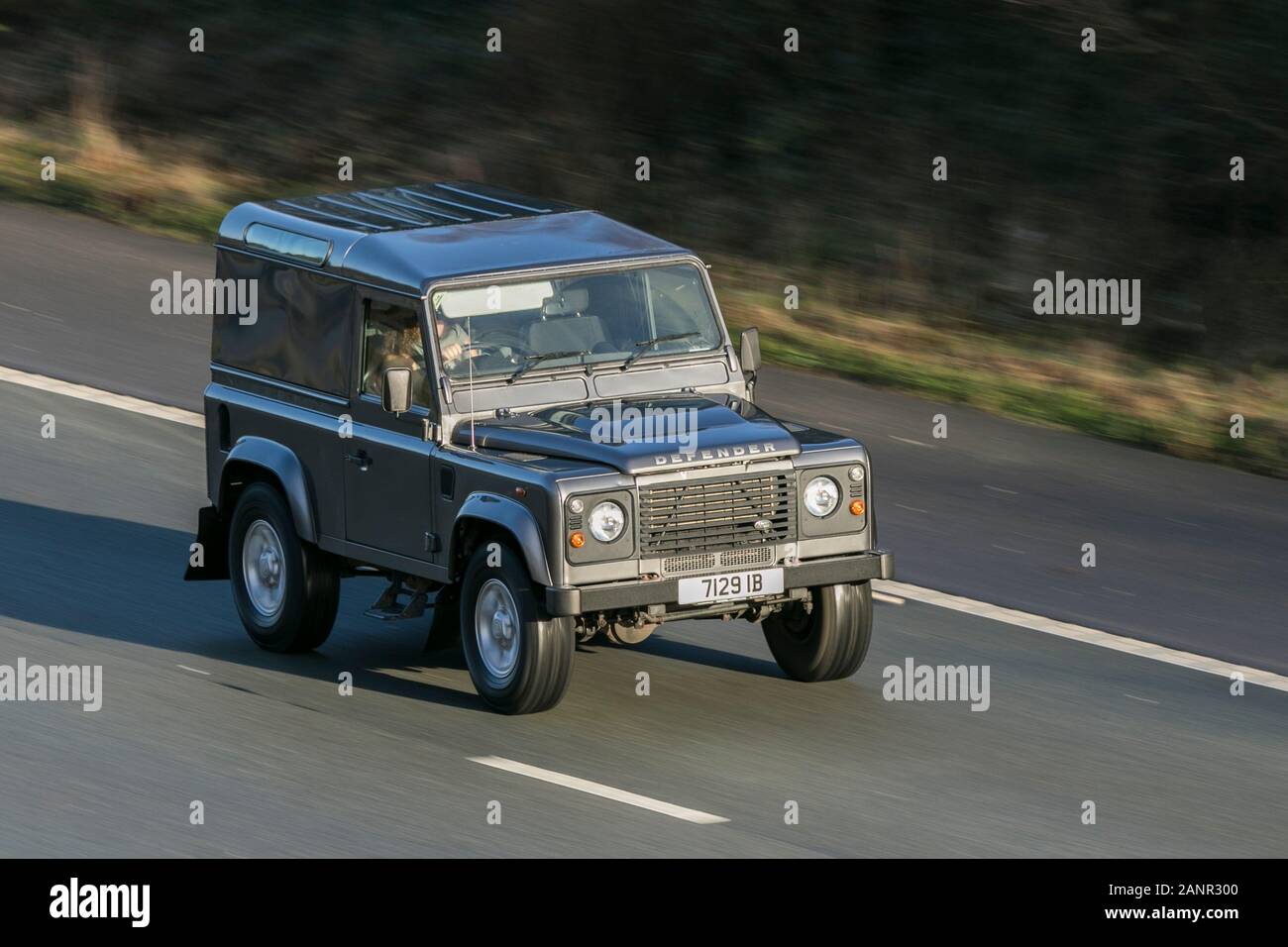 Land rover defender 90 hard top td hi-res stock photography and images ...
