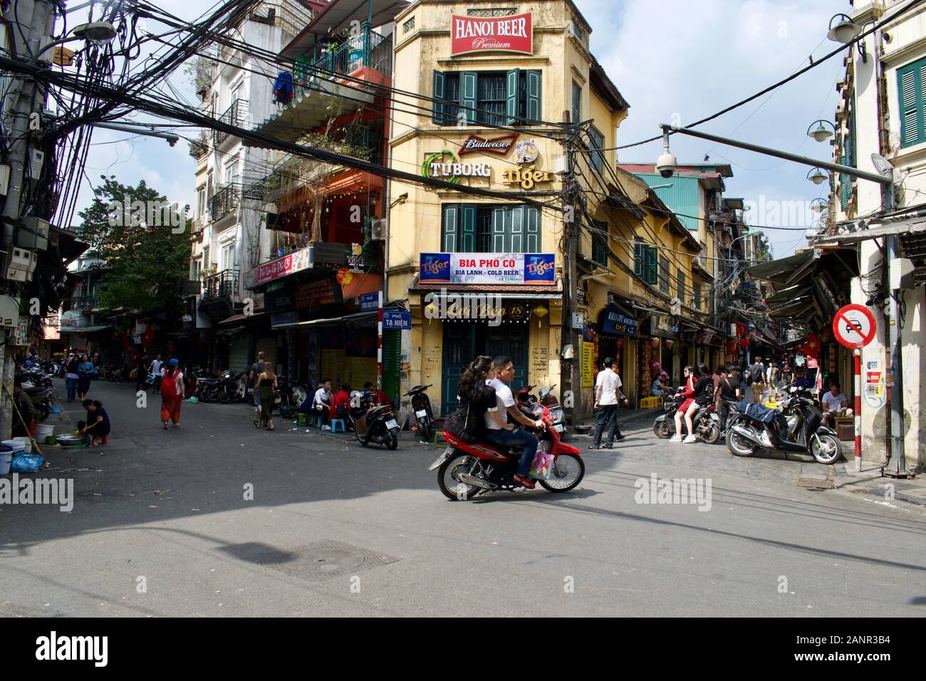 beer corner in hanoi vietnam Stock Photo - Alamy