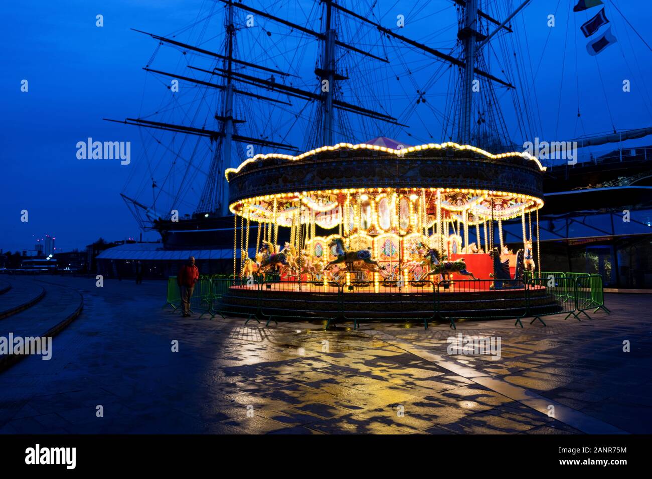 Merry go round carousel silhouette hi-res stock photography and images ...