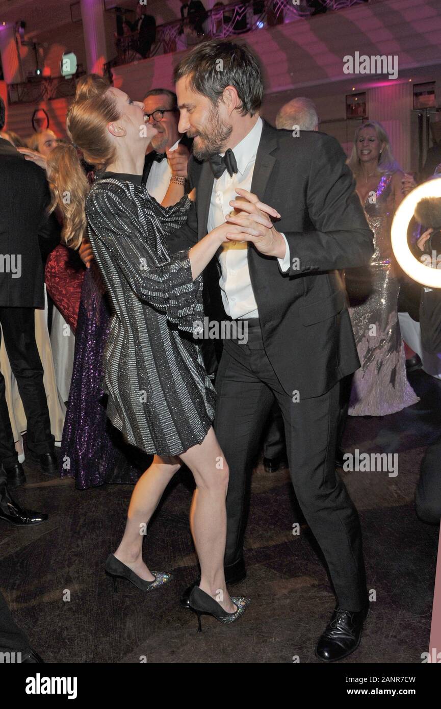 Munich, Germany. 18th Jan, 2020. The actors Clemens Schick and Fleur ...