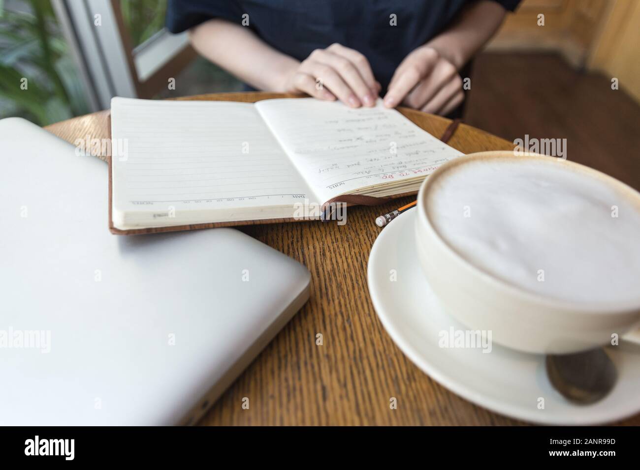 Business meeting on pc hi-res stock photography and images - Alamy