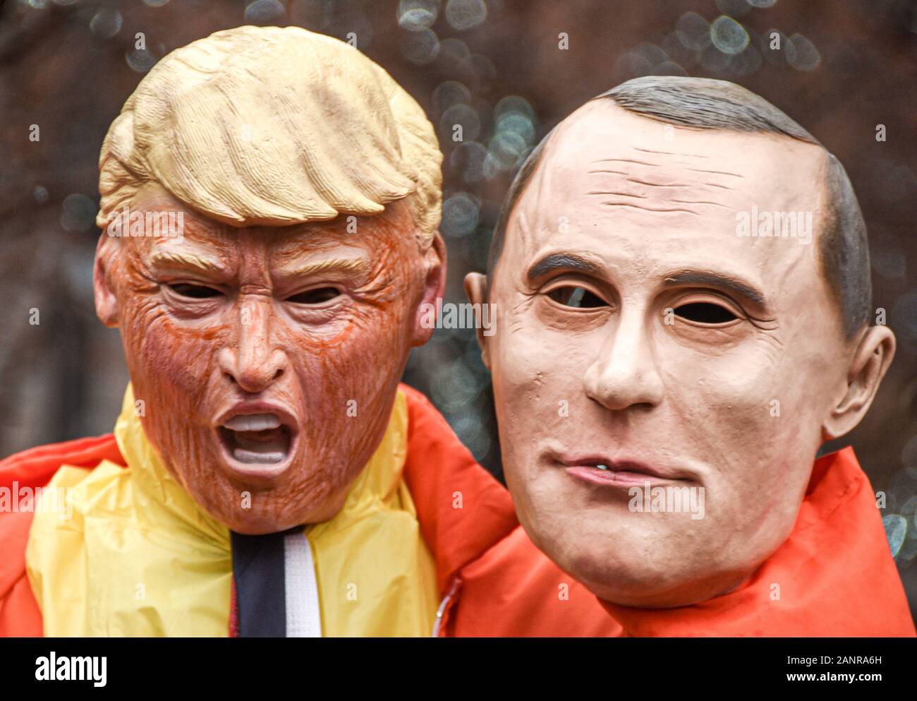 Vladimir putin mask hi-res stock photography and images - Alamy