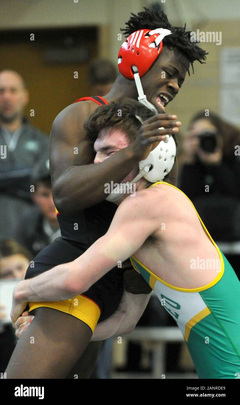 High school wrestling match hi-res stock photography and images - Alamy