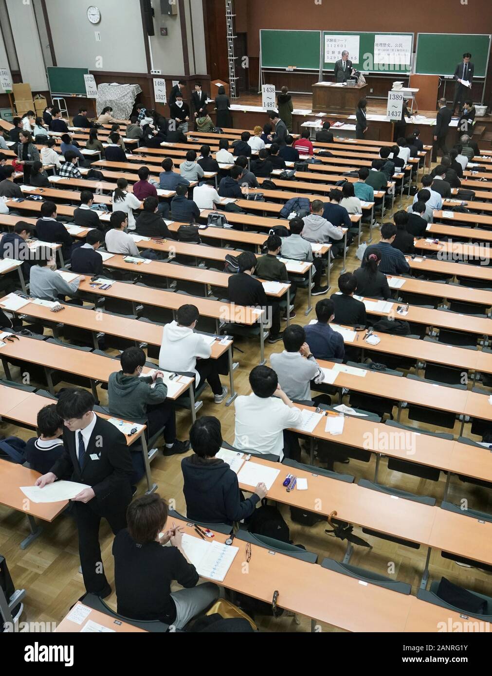 Japan entrance exams hi-res stock photography and images - Alamy