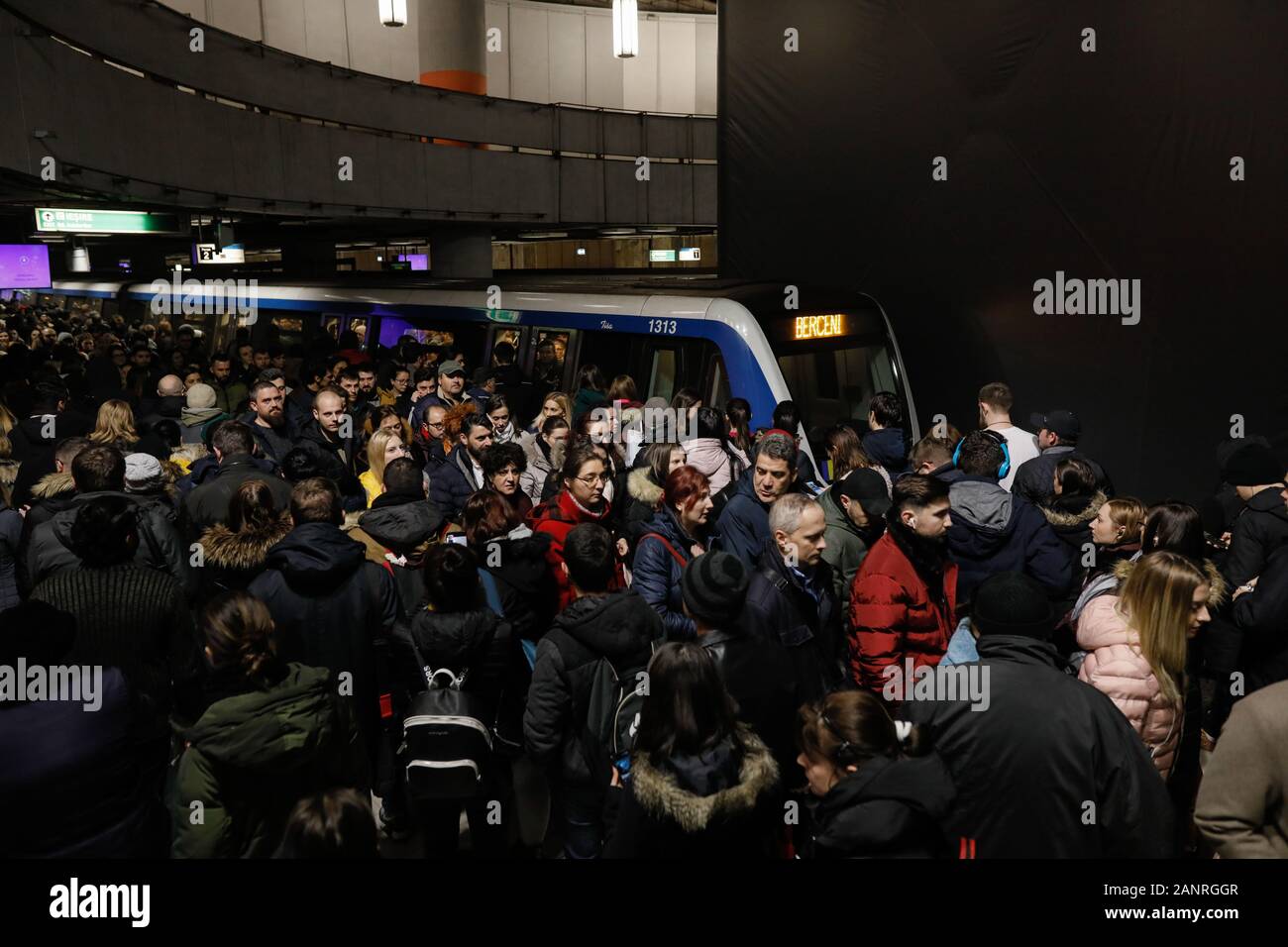 Metropolis crowd people metro hi-res stock photography and images - Alamy