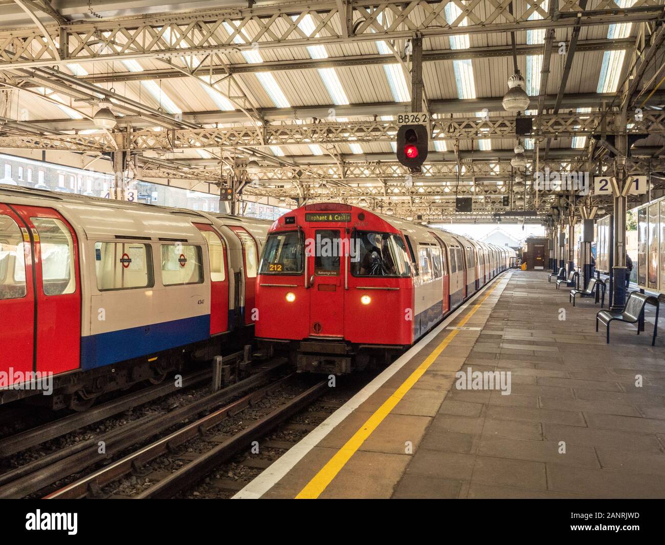 Bakerloo line underground station hi-res stock photography and images ...