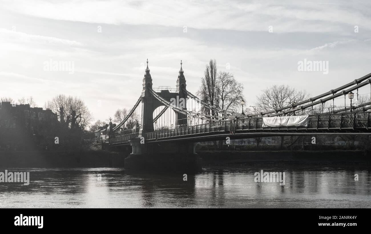 Building hammersmith river thames hi-res stock photography and images ...