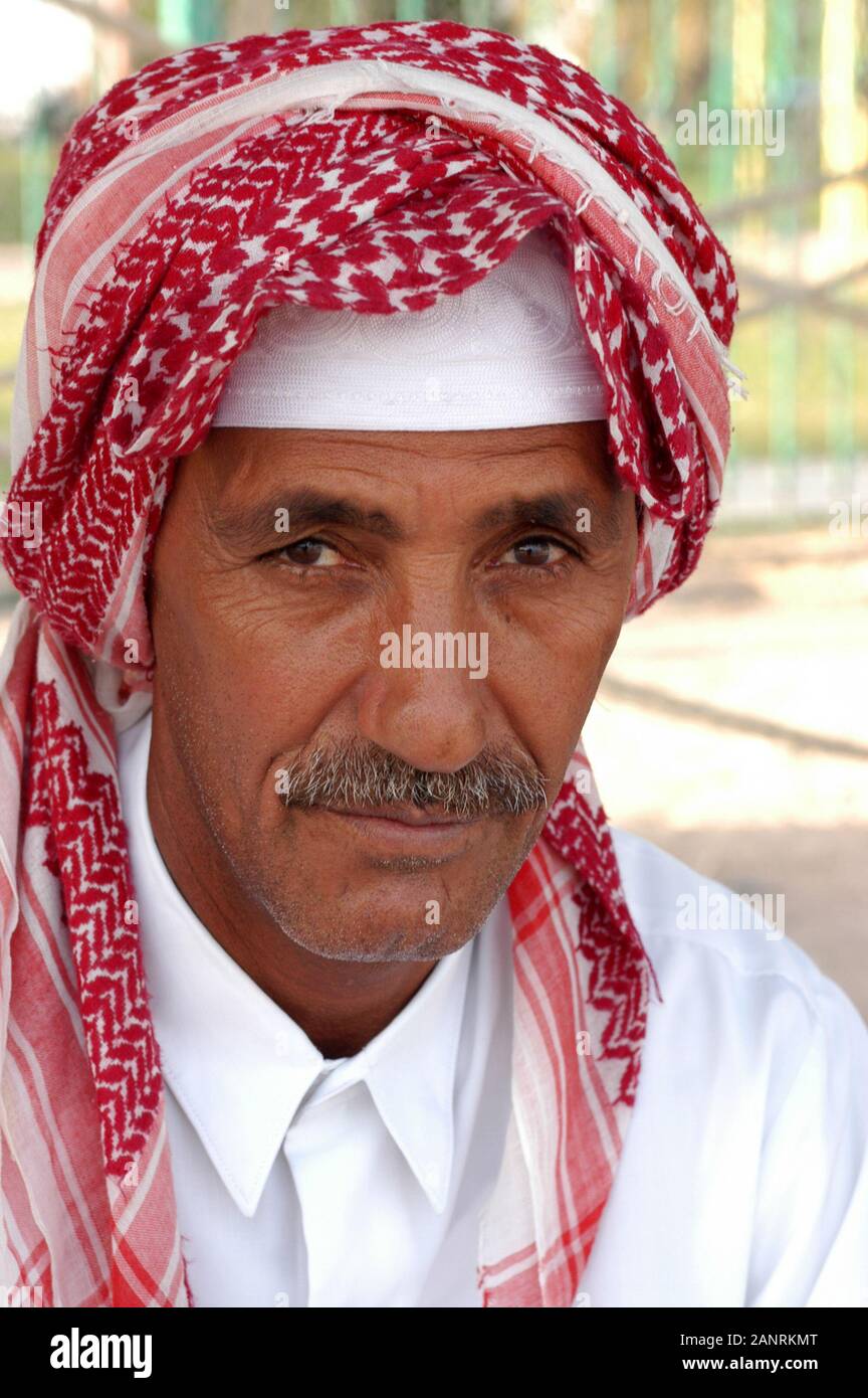 Ghutra hi-res stock photography and images - Alamy