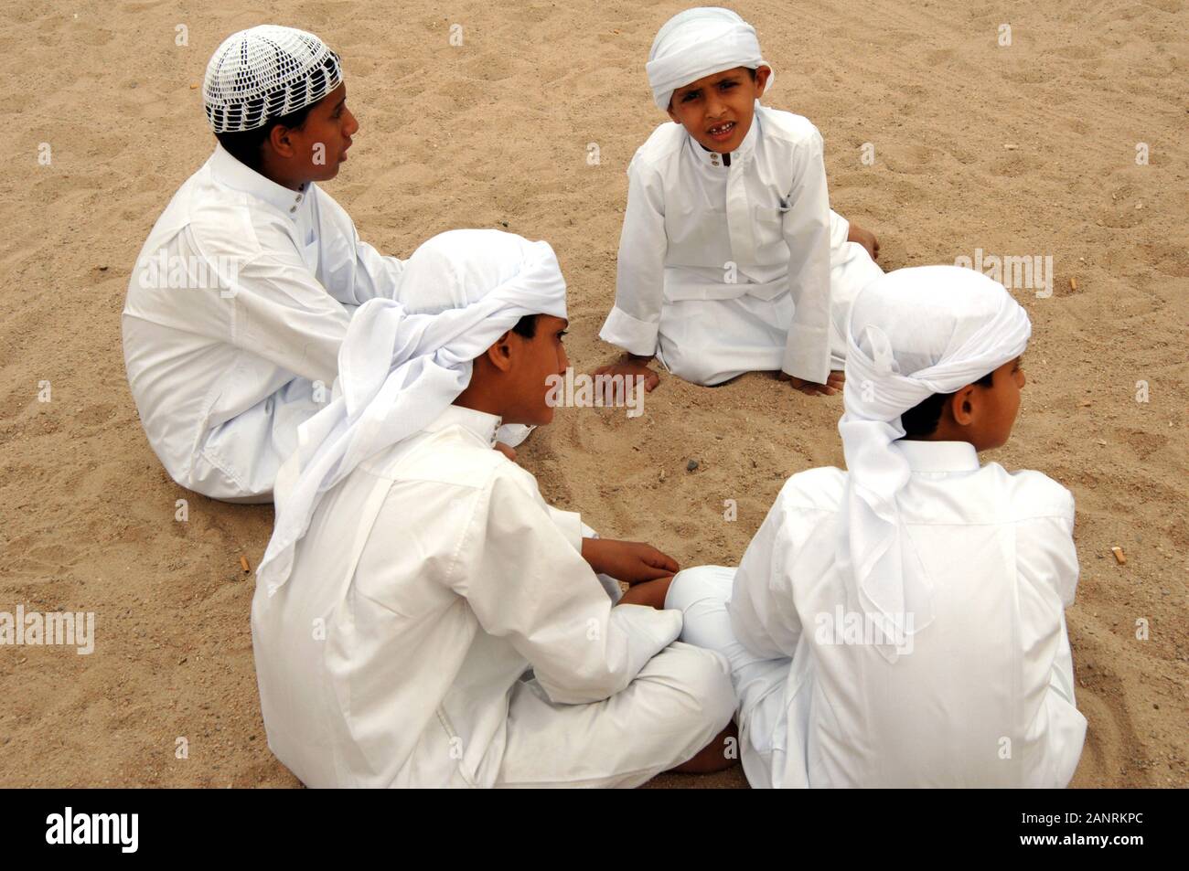 Qatari boys hi-res stock photography and images - Alamy