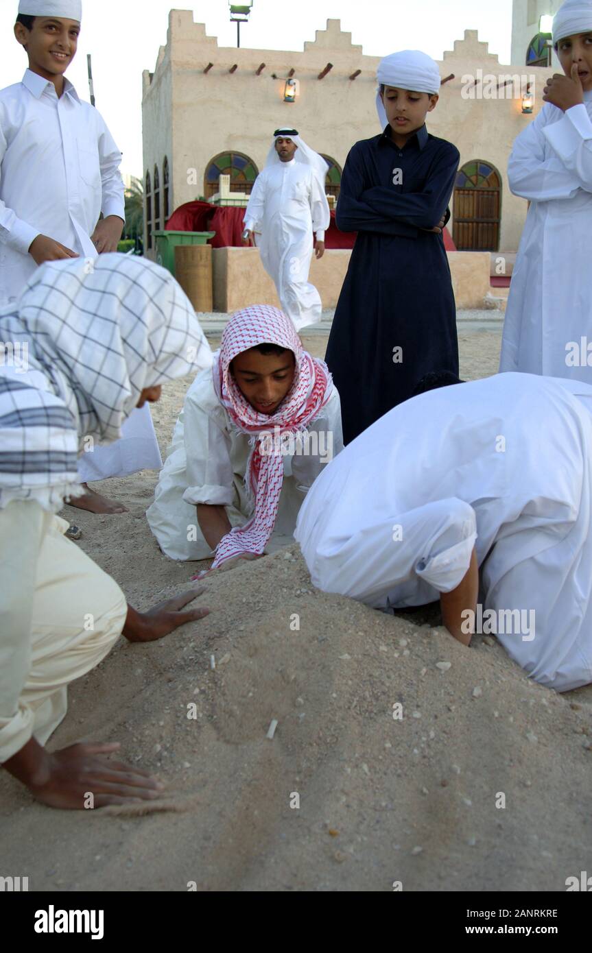 Qatari boys hi-res stock photography and images - Alamy