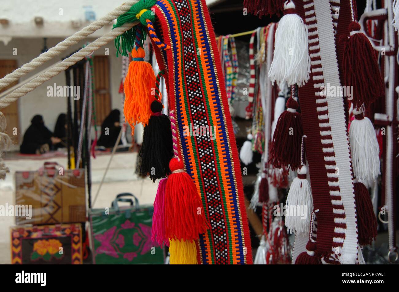 Sadu weaving qatar hi-res stock photography and images - Alamy
