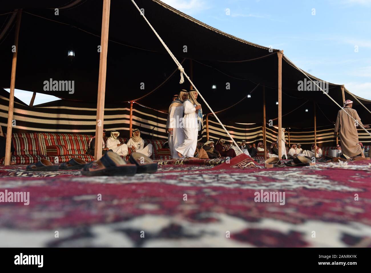 Qatari men gathering hi-res stock photography and images - Alamy
