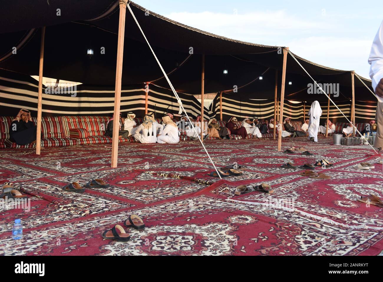 Qatari men hi-res stock photography and images - Alamy