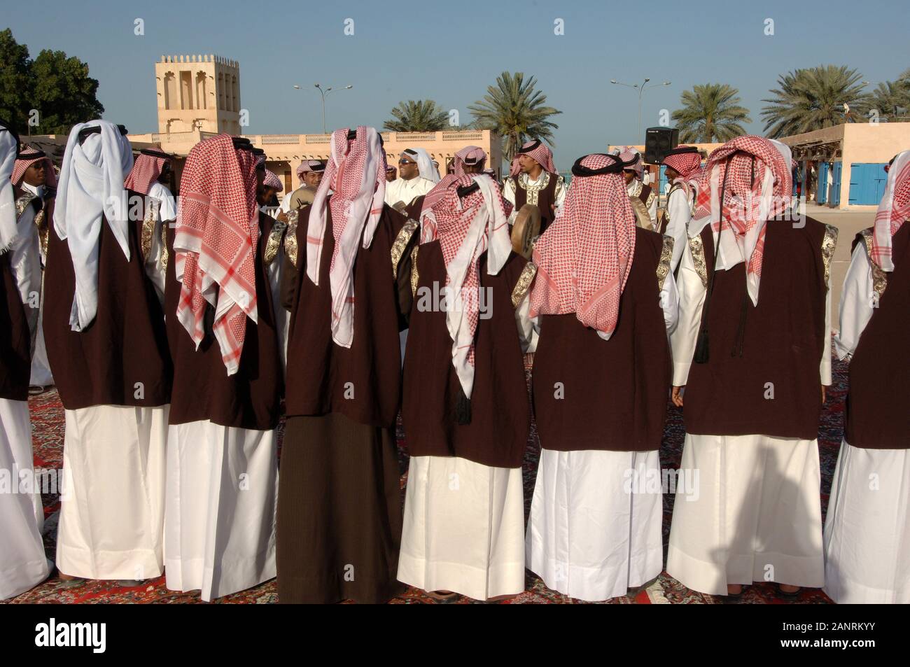 Qatari dancers hi-res stock photography and images - Alamy