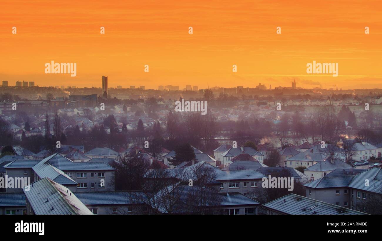 Glasgow, Scotland, UK, 19th January, 2020. UK Weather: Cold start saw ...