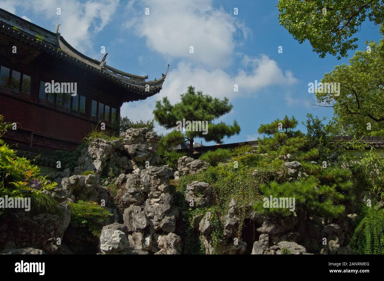 Shanghai, China. yuyuan garden, traditional Chinese garden, Suzhou ...