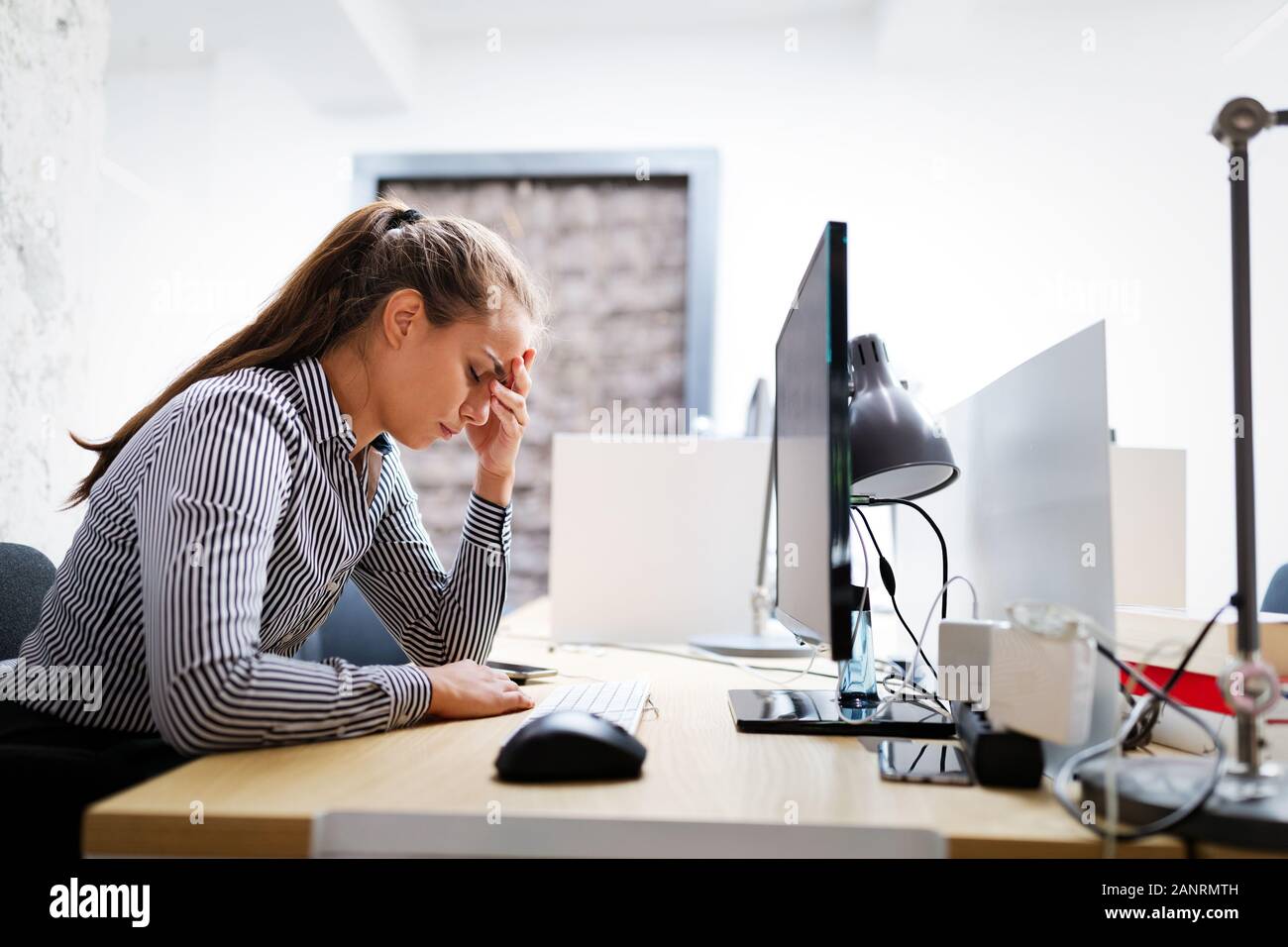 Woman head in hands computer hi-res stock photography and images - Alamy
