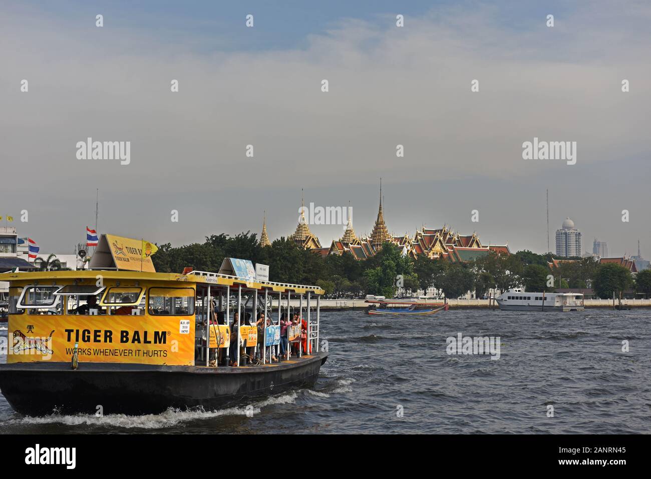 Shuttle boat in Chao Praya river. Bangkok, Thailand Stock Photo - Alamy