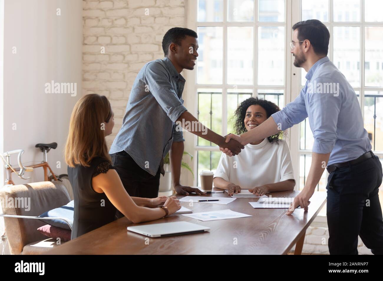 Woman man hands signing contract hi-res stock photography and images ...