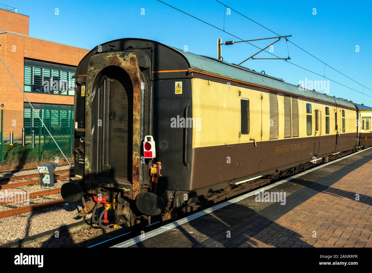 Guards van hi-res stock photography and images - Alamy