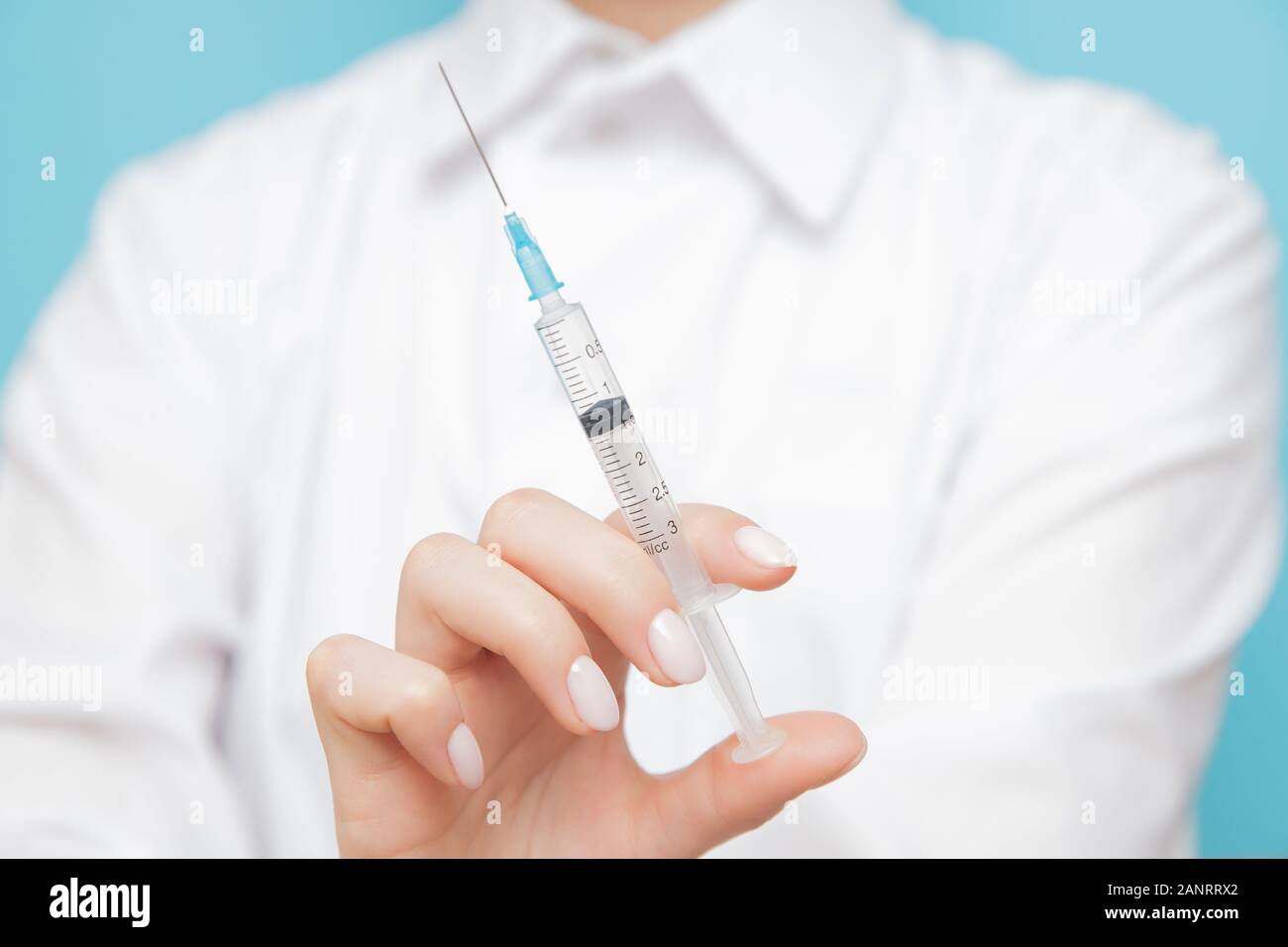 Beauty spa doctor holding syringe on blue background. Concept lip ...