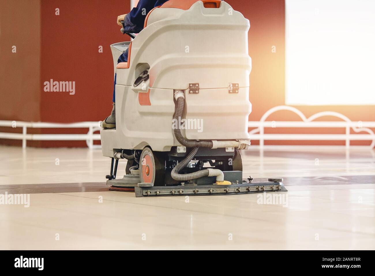 Clean airport hi-res stock photography and images - Alamy