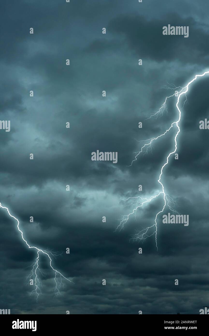 Stormy weather lightning hi-res stock photography and images - Alamy
