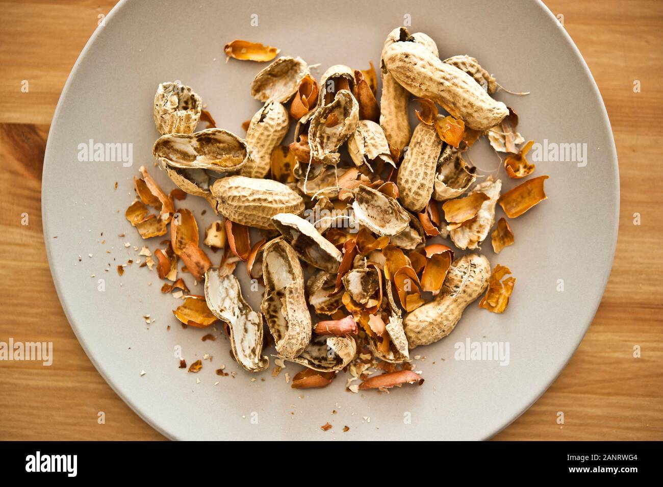 Empty peanuts hi-res stock photography and images - Alamy