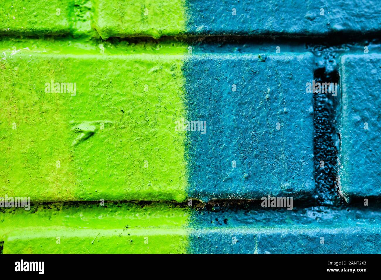 Half brick half concrete wall hi-res stock photography and images - Alamy