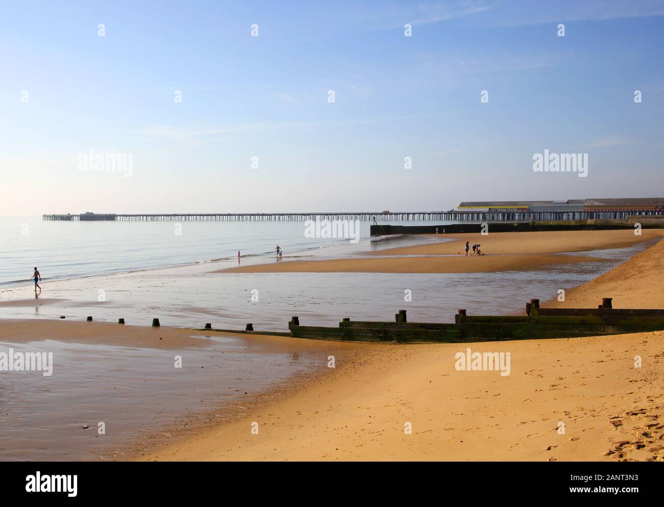 Walton on the naze coastline hi-res stock photography and images - Alamy