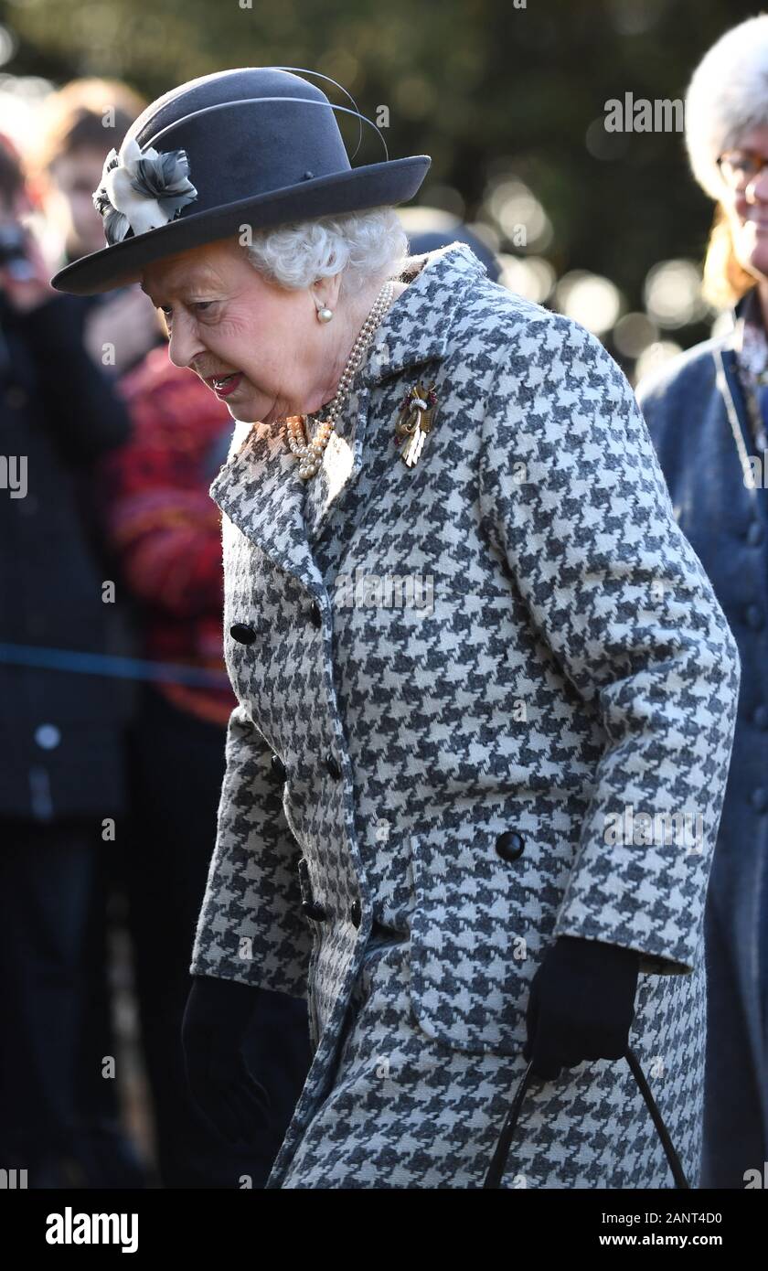 Queen elizabeth ii arriving st mary virgin hi-res stock photography and ...