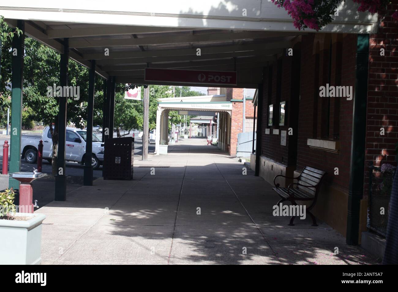 Classic old aussie pub hi-res stock photography and images - Alamy