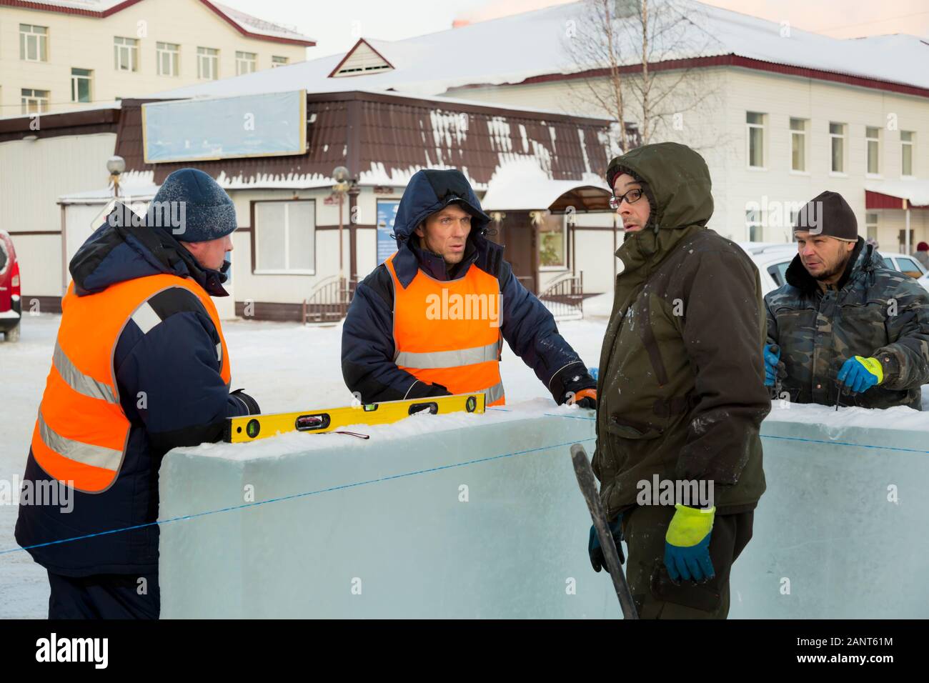 Four male city workers hi-res stock photography and images - Alamy