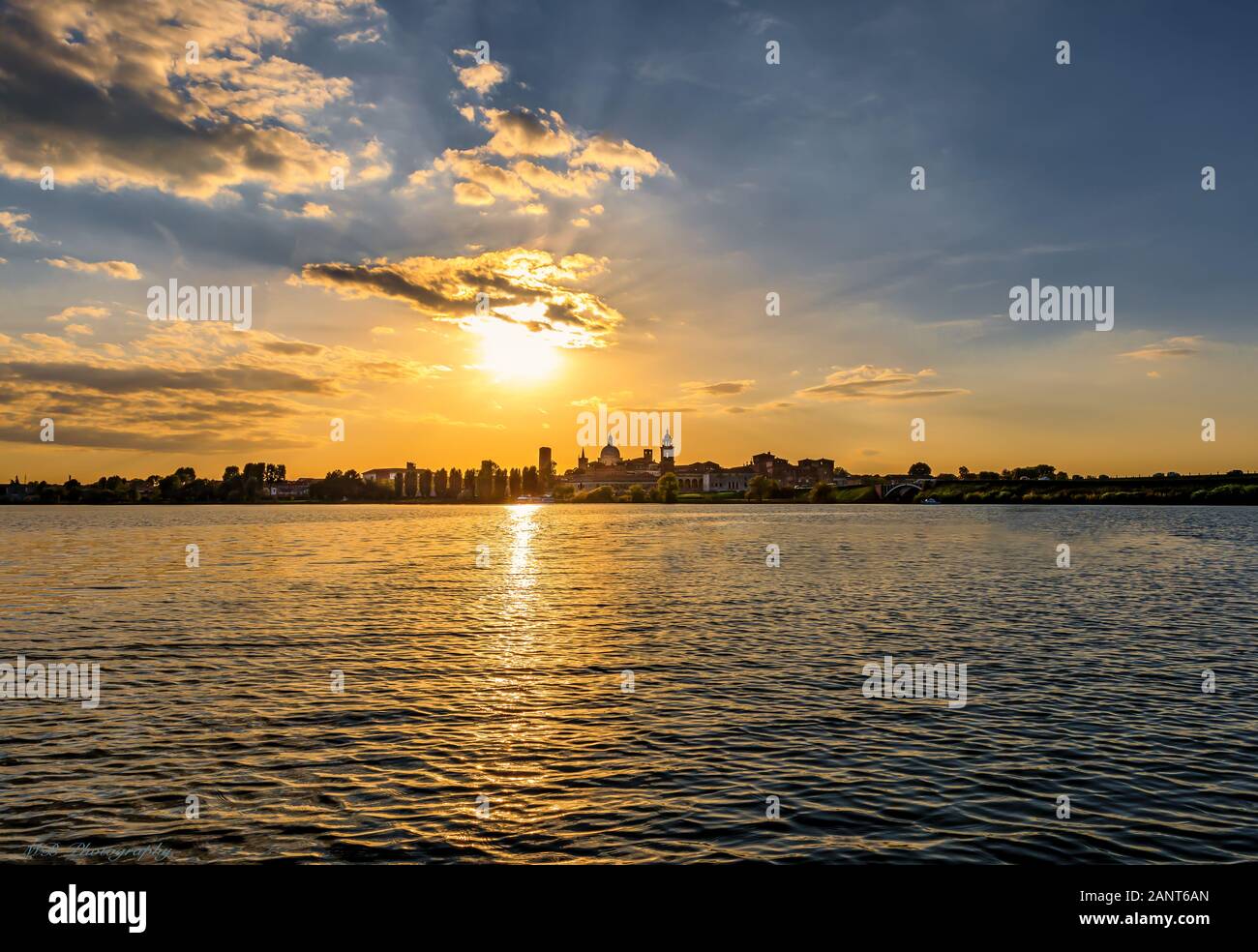 Beautiful cities of italy hi-res stock photography and images - Alamy