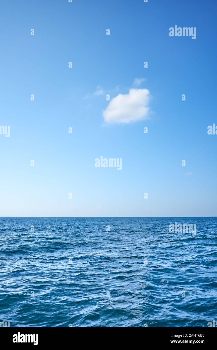 Horizon ocean cloud hi-res stock photography and images - Alamy